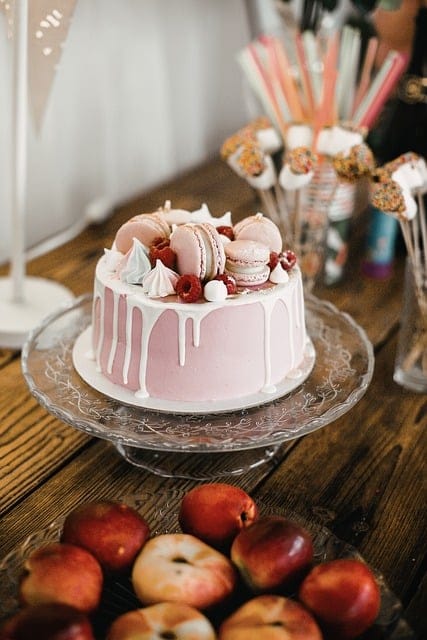 How Cake Stands Enhance the Dining Experience in 5-Star Hotel Pastry ...